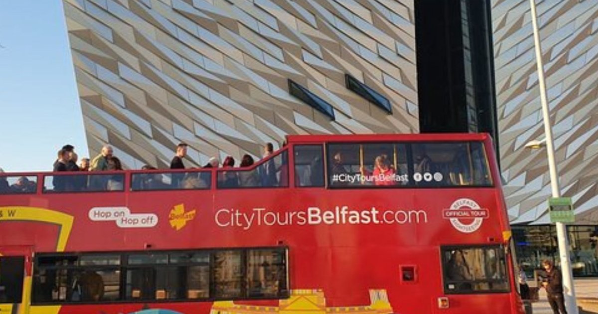 1 Day Hop-on/Hop-off Bus Tour in Belfast / Authentic Europe