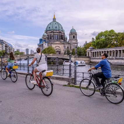 Berlin Highlights Bike Tour / Authentic Europe