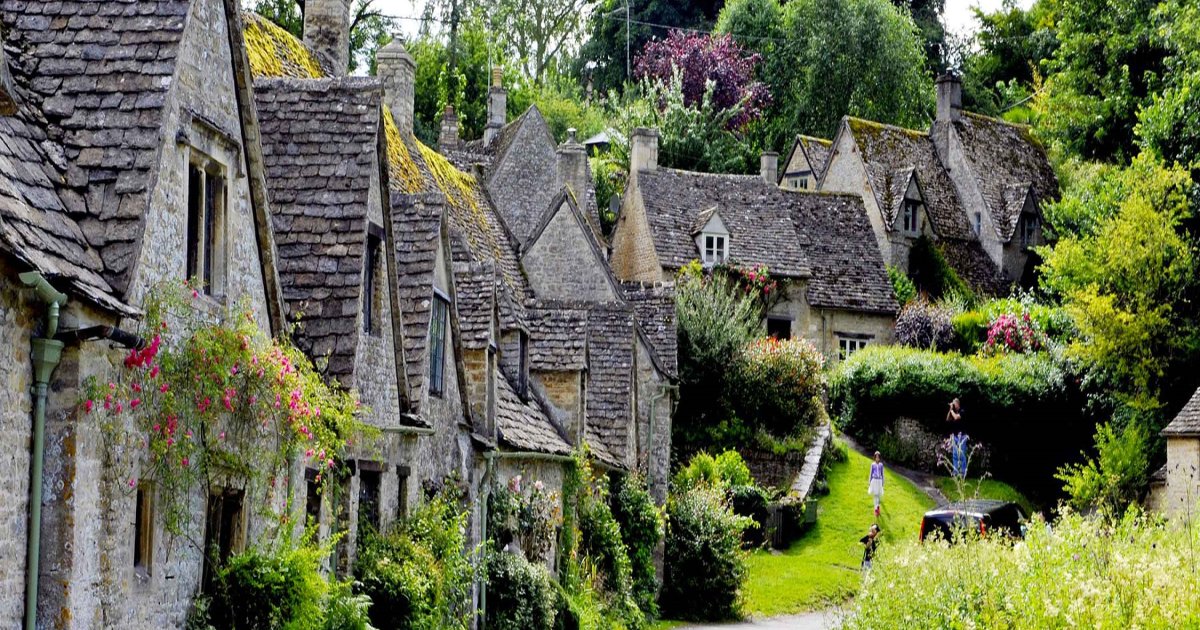 Day-trip from Bath: A Guided-tour to Cotswold villages / Authentic Europe