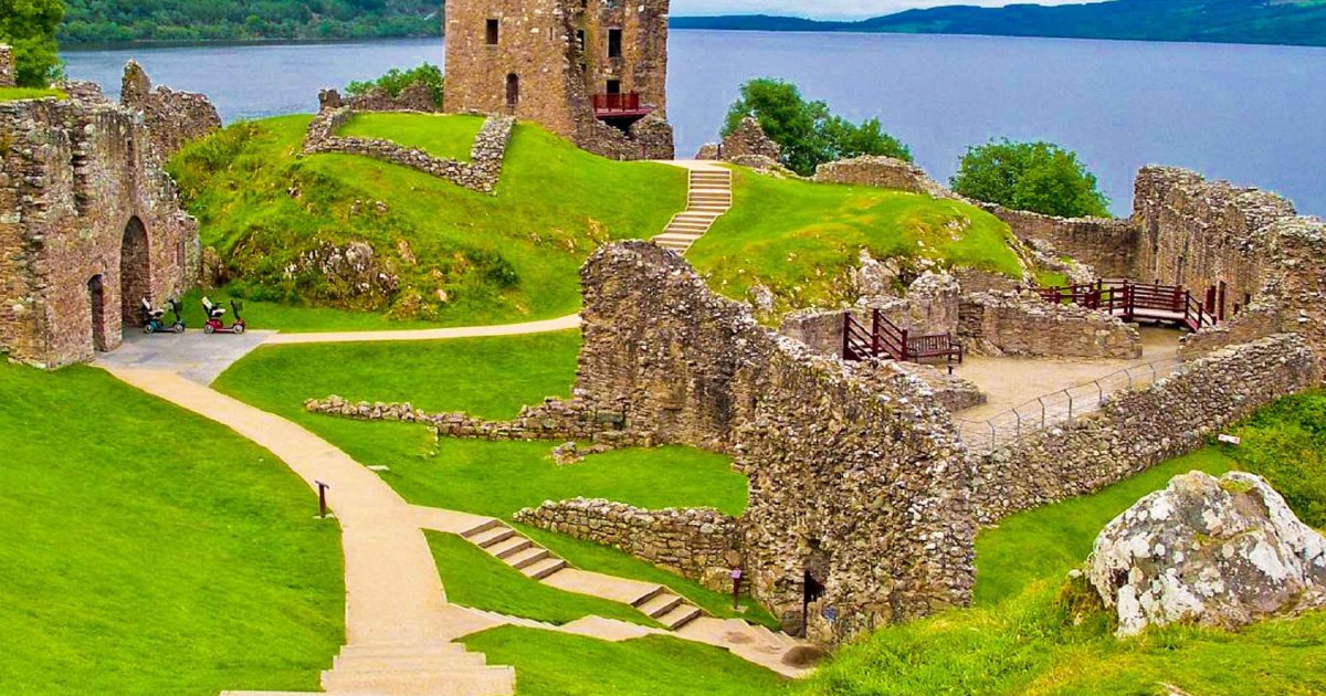 Day trip from Inverness: Loch Ness Experience / Authentic Europe