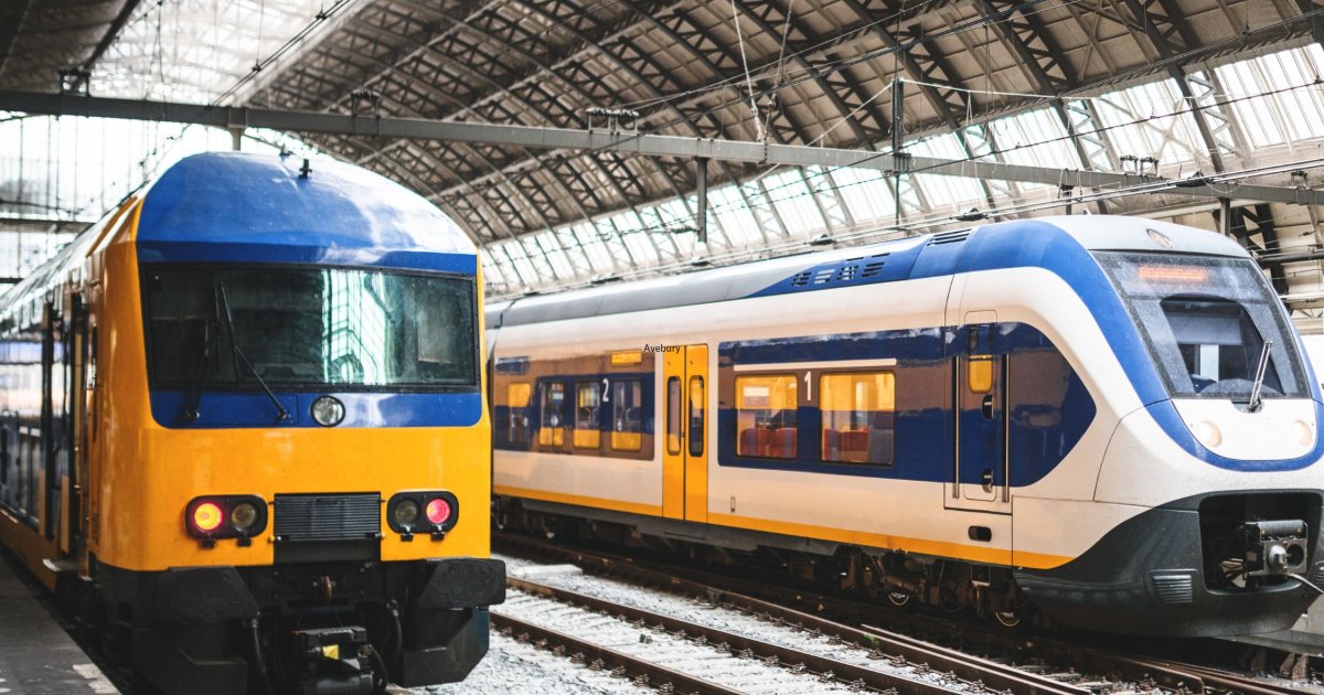 Train Birmingham to London, standard class / Authentic Europe